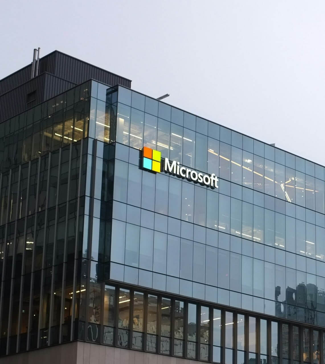 מניית מיקרוסופט (MSFT) - איך קונים, המלצות, חדשות, מחיר, גרף ועוד